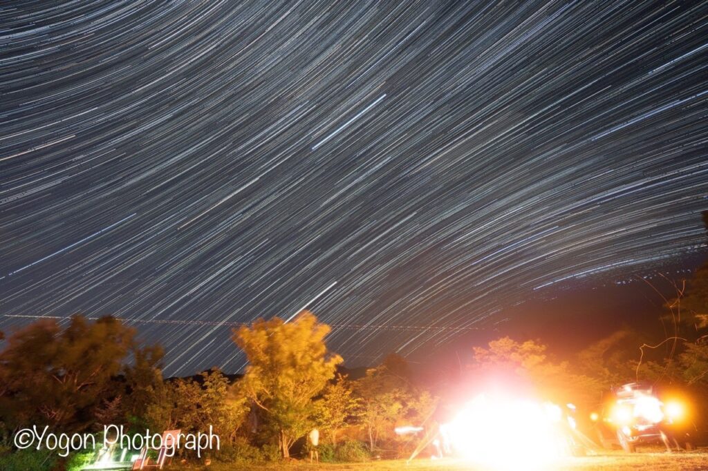 【星の軌跡】インターバル撮影とは？星を線に写す撮影方法！ミラーレス一眼カメラ初心者│YOGON-Photograph